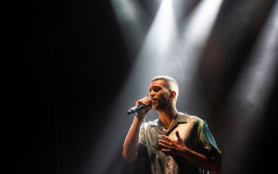 Mahmood in concerto, sold out le date di Londra e Parigi