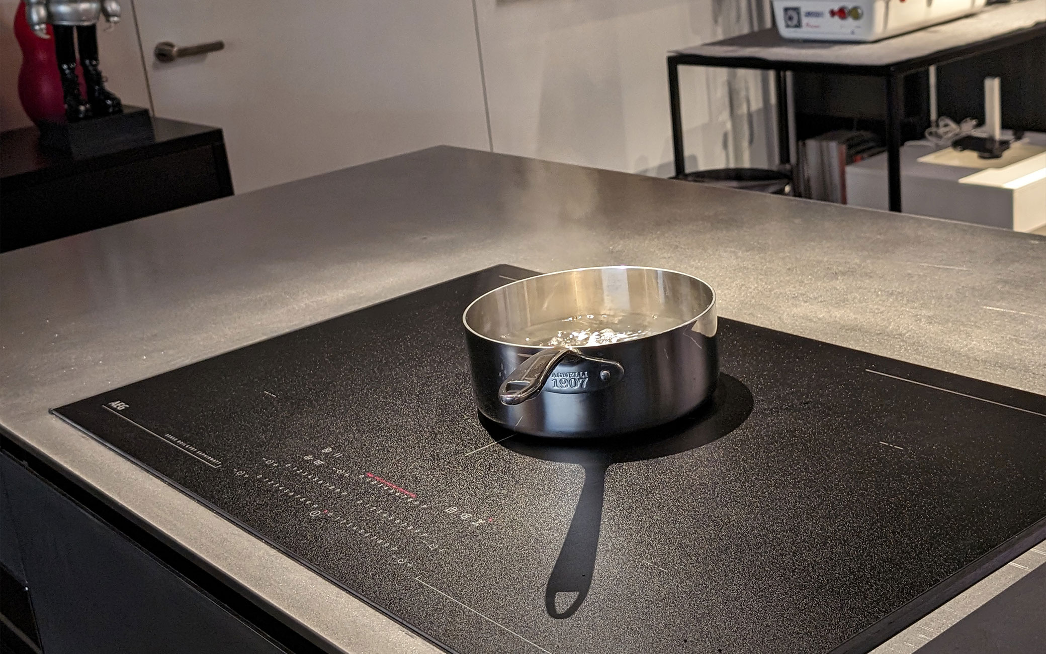 SaphirMatt di AEG: come funziona il piano induzione che non si rovina ...