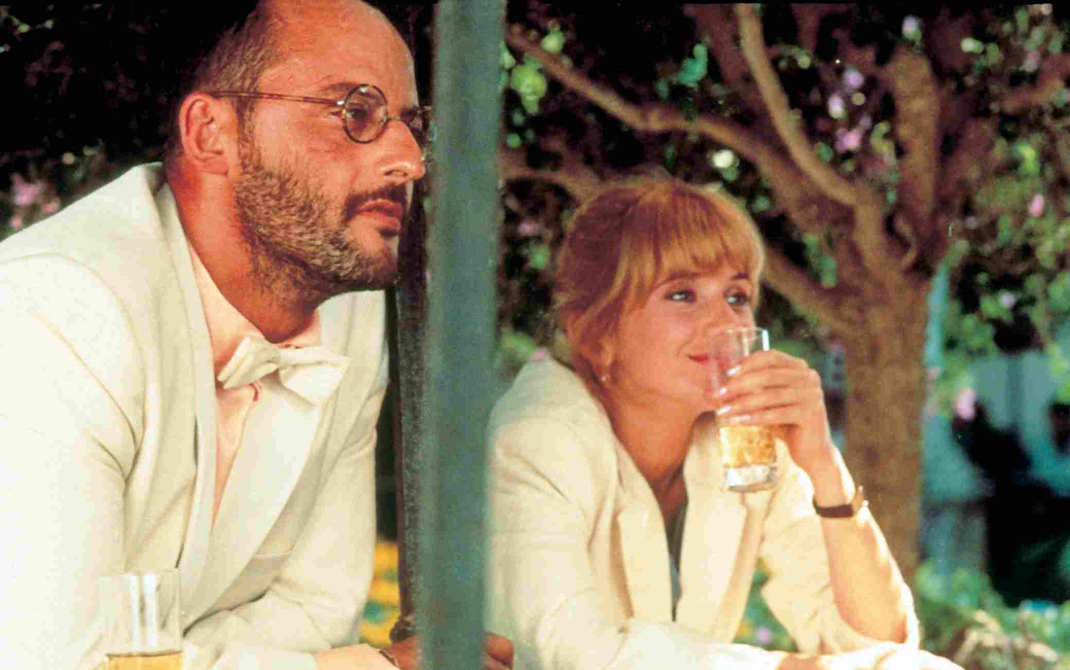 Jean Reno compie 75 anni, i suoi film più belli da 'Léon' a 'Il codice ...