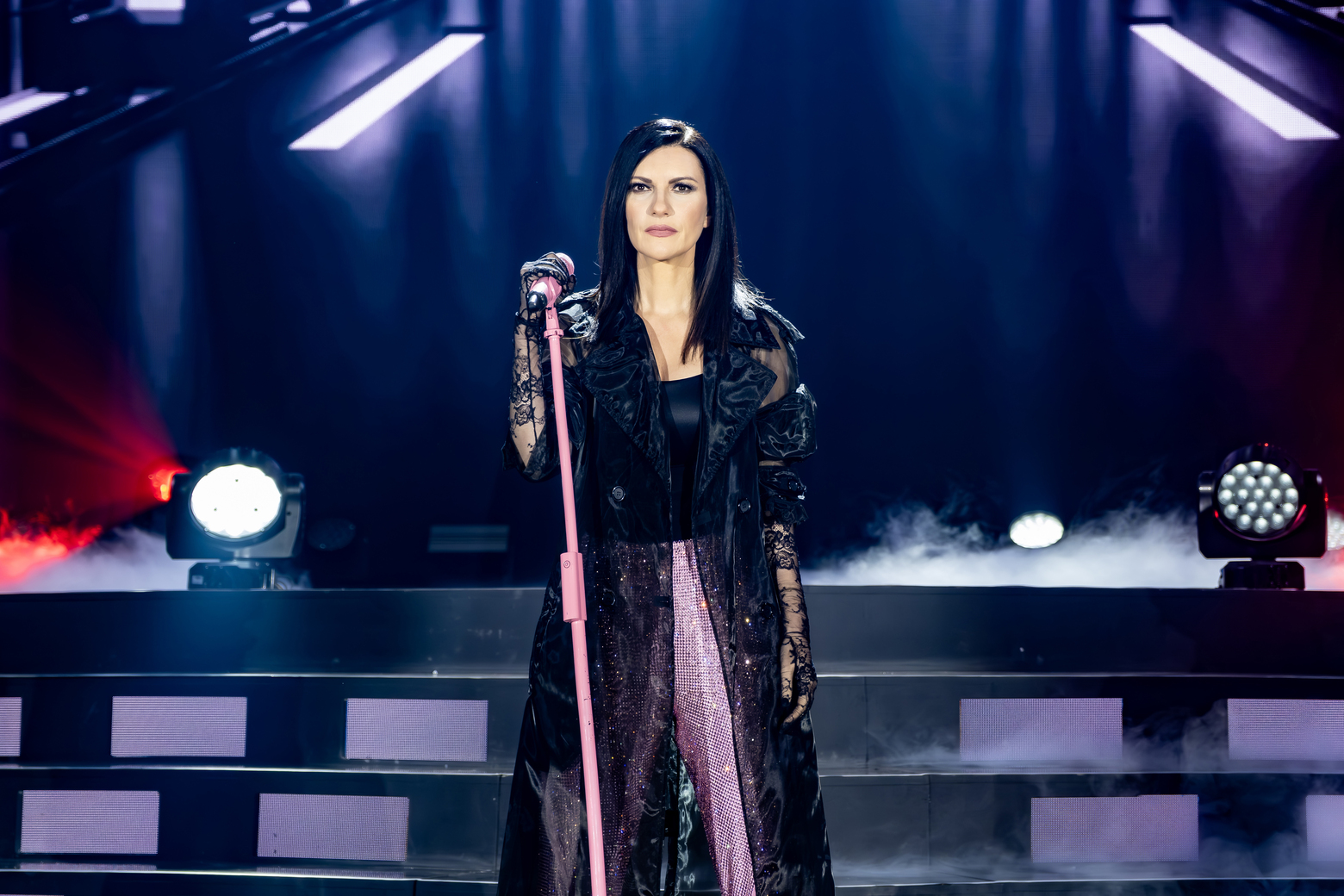 Laura Pausini, la possibile scaletta del concerto al Forum di Assago di ...