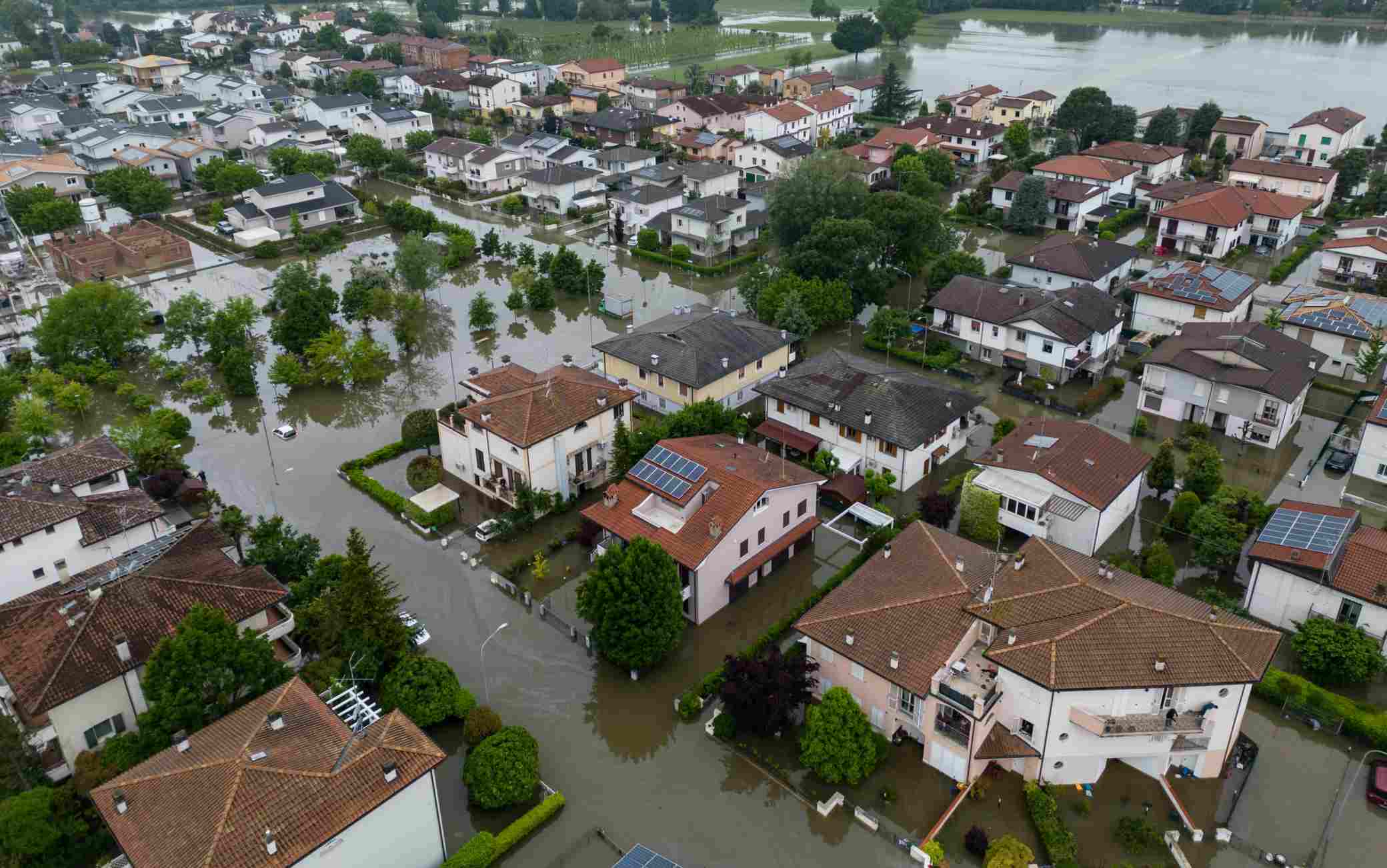 Alluvione Emilia Romagna, costruita una barriera in terra per ...