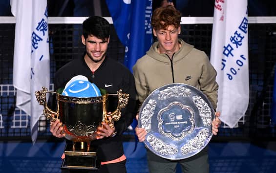 Alcaraz trionfa all'ATP Pechino 2024: Sinner ko dopo una finale show ...