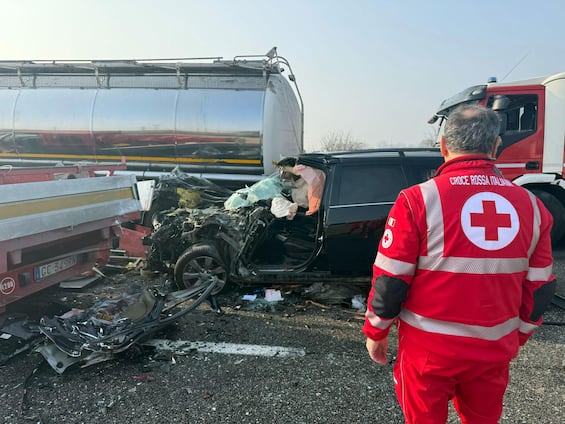Incidente sull'A1, maxi tamponamento a causa della nebbia tra Piacenza ...