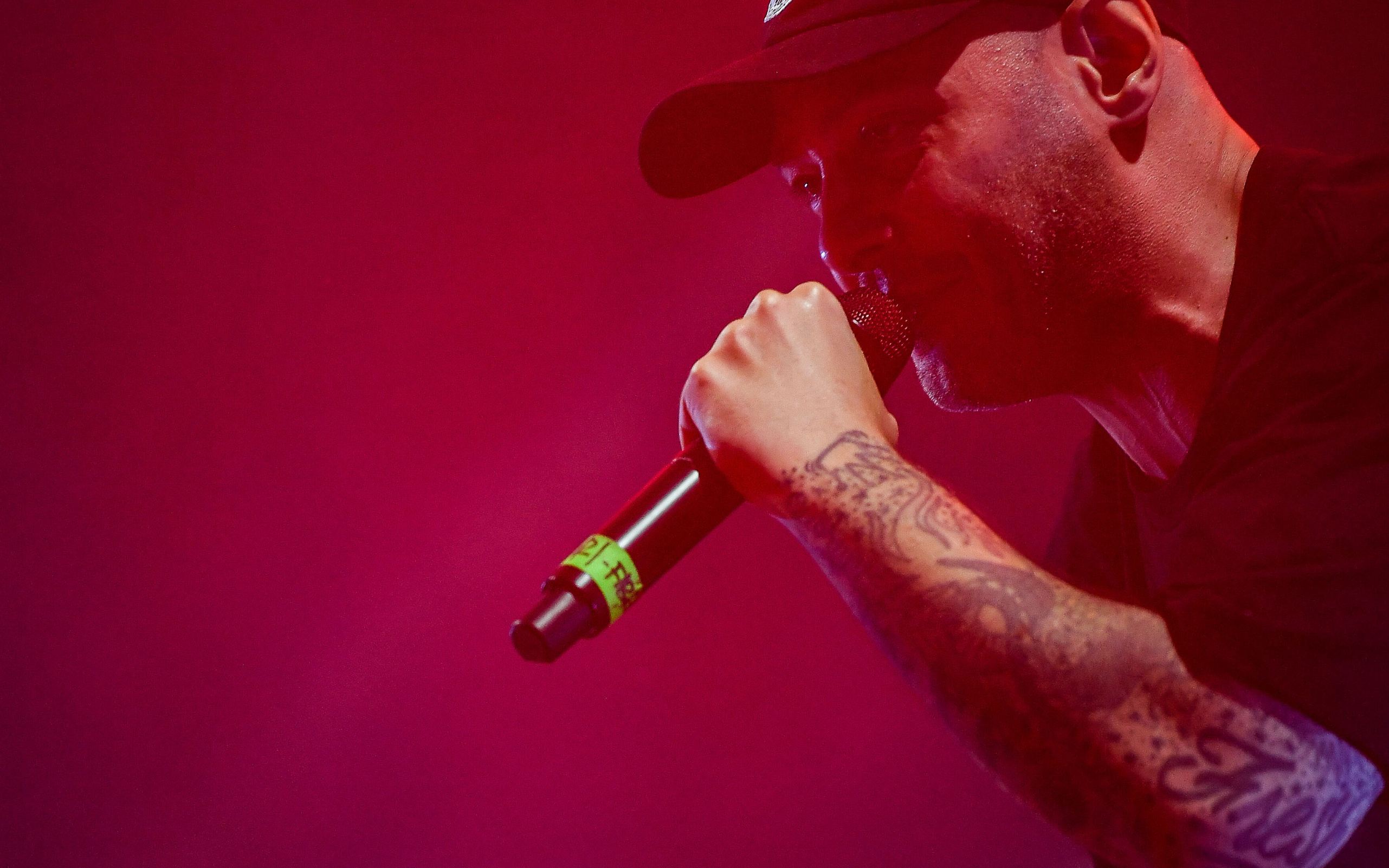 Milano Baby di Fabri Fibra feat. Joan Thiele con Pilar Fogliati, ecco ...