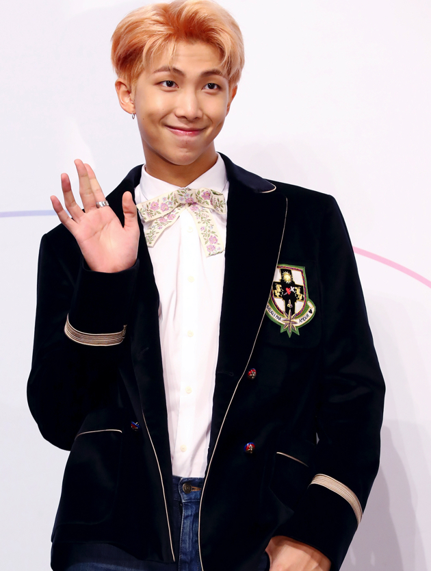 I BTS celebrano 10 anni, come sono cambiati i membri della band. FOTO