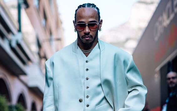 F1, GP Monaco: il look di Hamilton al suo arrivo nel giorno della gara ...