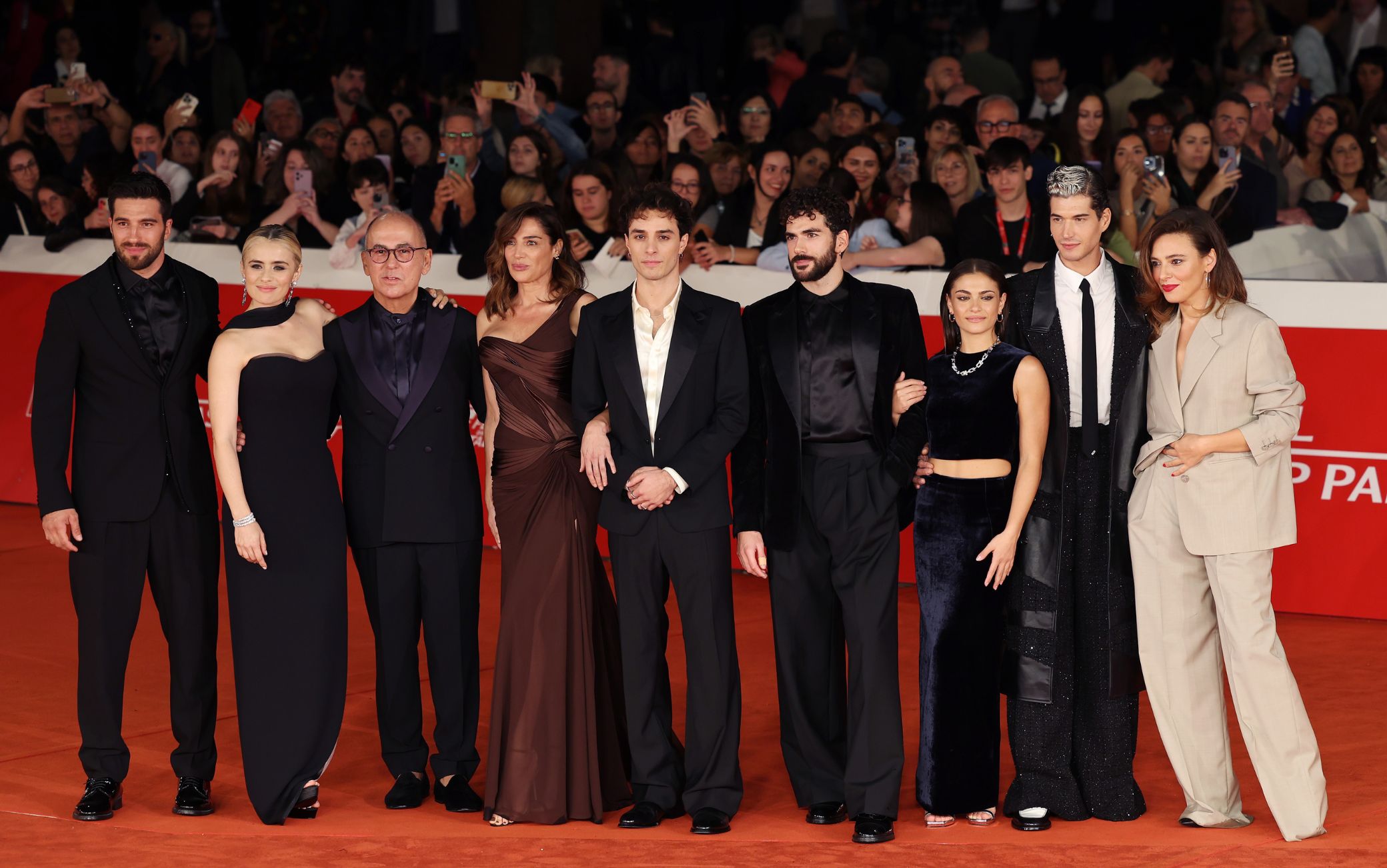 Nuovo Olimpo, il cast del film di Ferzan Ozpetek sul red carpet della ...