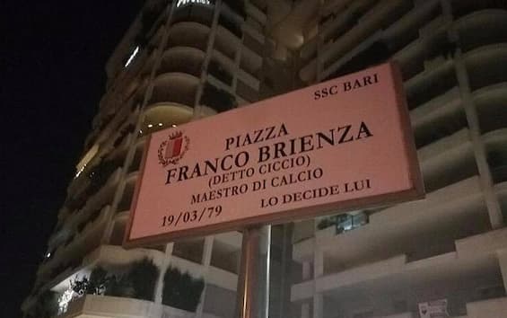 Bari, si rivede piazza Franco Brienza: la dedica speciale di un tifoso ...