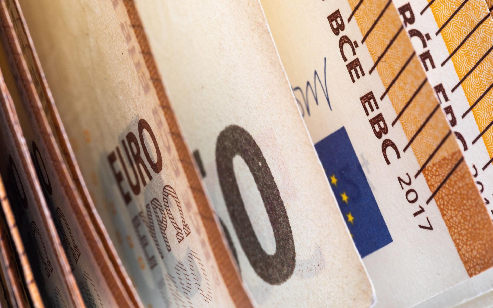 Tax free in Italia, soglia ridotta a 70 euro: cosa cambia e per chi ...