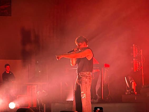 Olly in concerto con l'album Tutta Vita che racconta incanto e ...