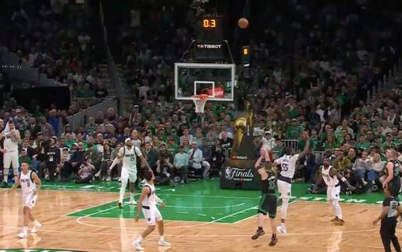NBA Finals, Pritchard e la tripla da metà campo che fa esplodere il TD ...