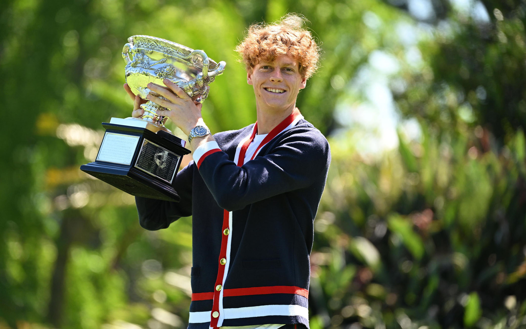 Sinner campione degli Australian Open 2024: le foto con il trofeo a ...