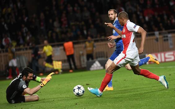Buffon-Mbappé, generazioni a confronto: le tappe della carriera | Sky Sport