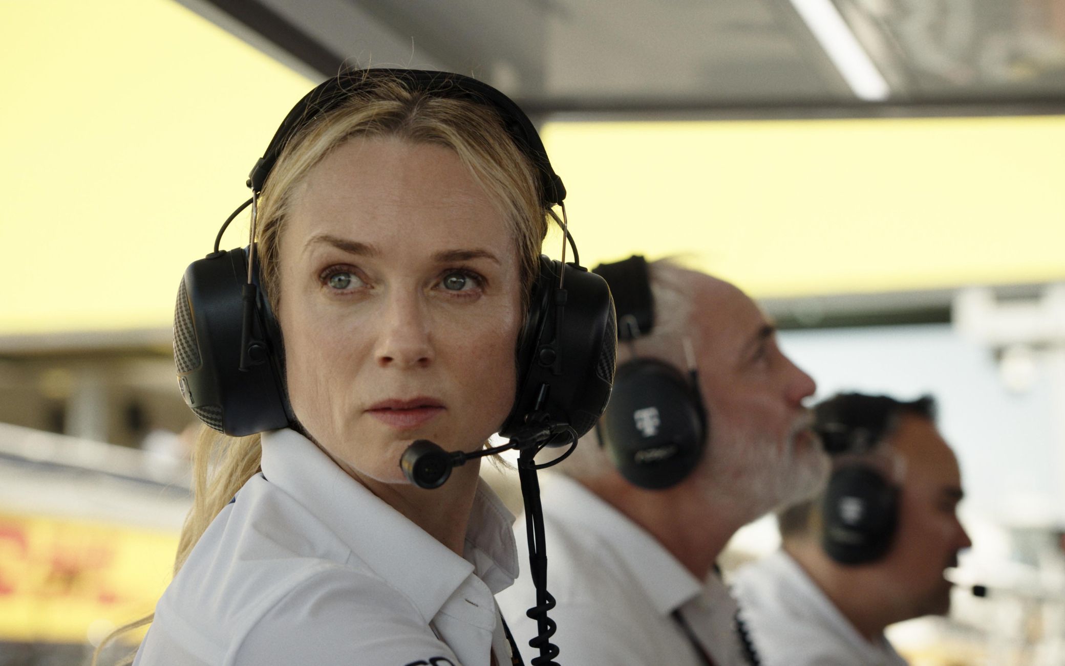 F1, il cast del film con Brad Pitt e Javier Bardem da oggi al cinema ...