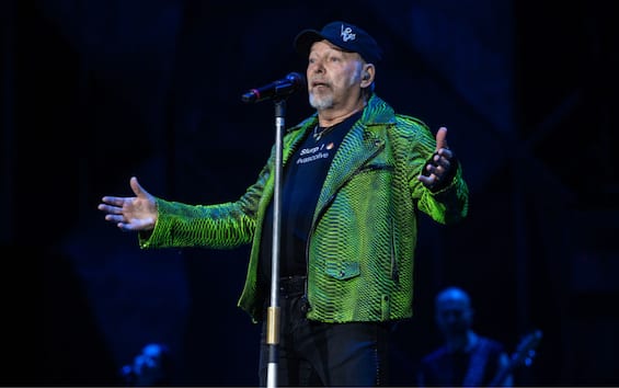Vasco Rossi ha iniziato il tour 2024 a Bibione, la scaletta del ...