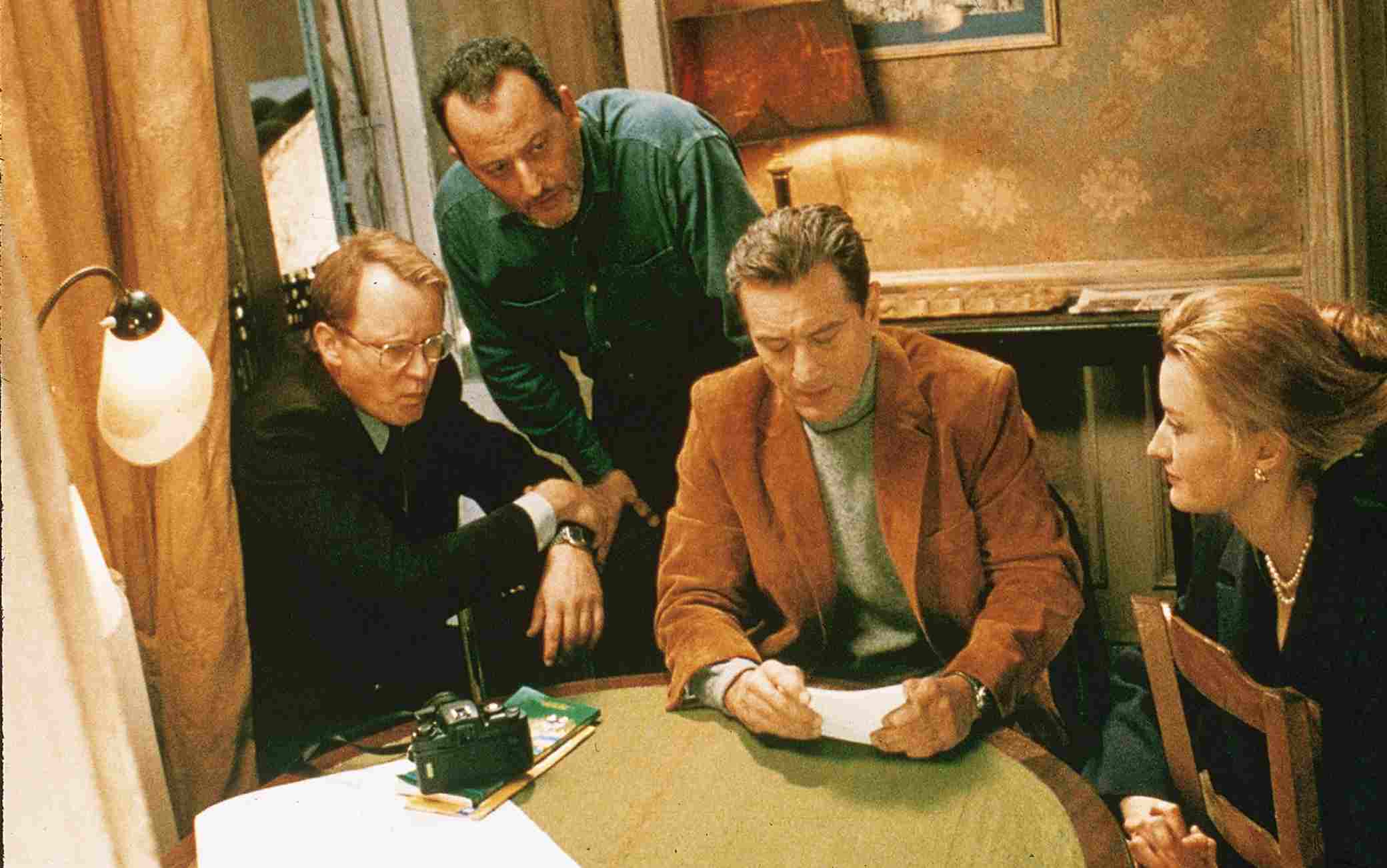 Jean Reno compie 75 anni, i suoi film più belli da 'Léon' a 'Il codice ...