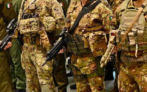 Contratto Forze Armate, gli stipendi dei militari in base al grado | Sky TG24