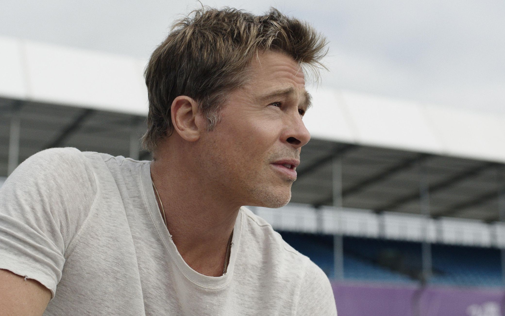 F1, il cast del film con Brad Pitt e Javier Bardem da oggi al cinema ...