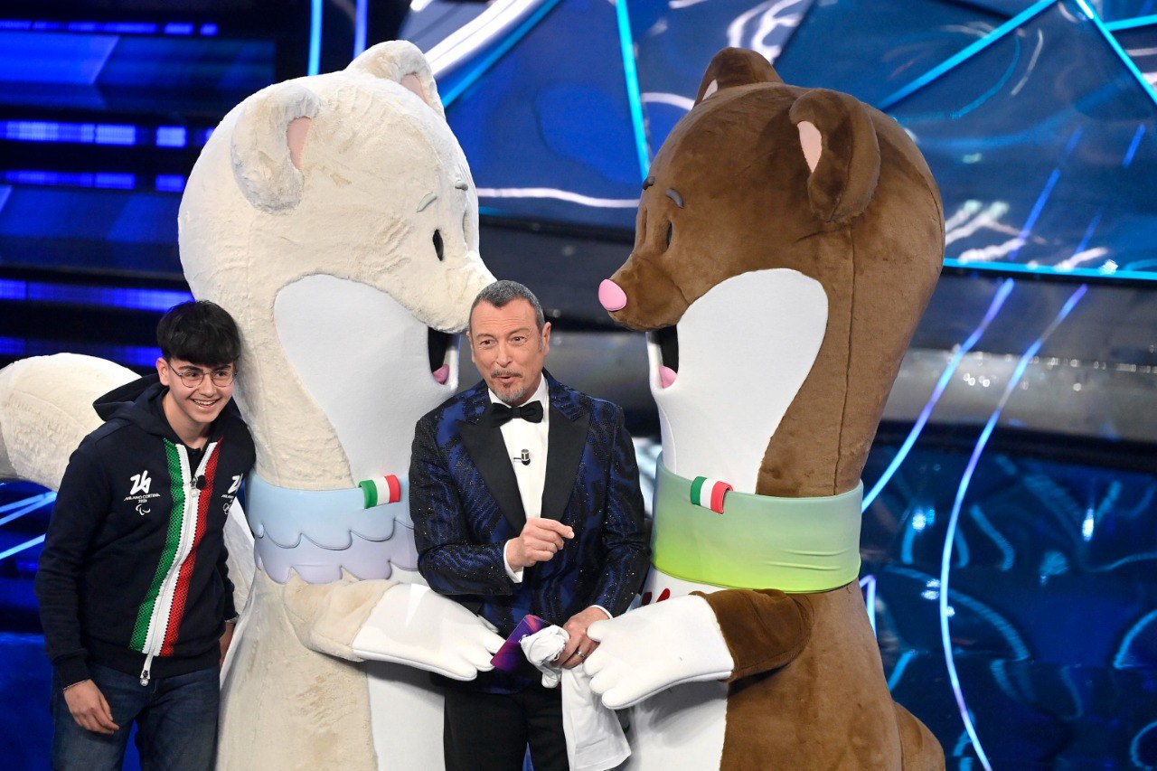 Olimpiadi Milano Cortina 2026, a Sanremo 2024 presentate le mascotte ...