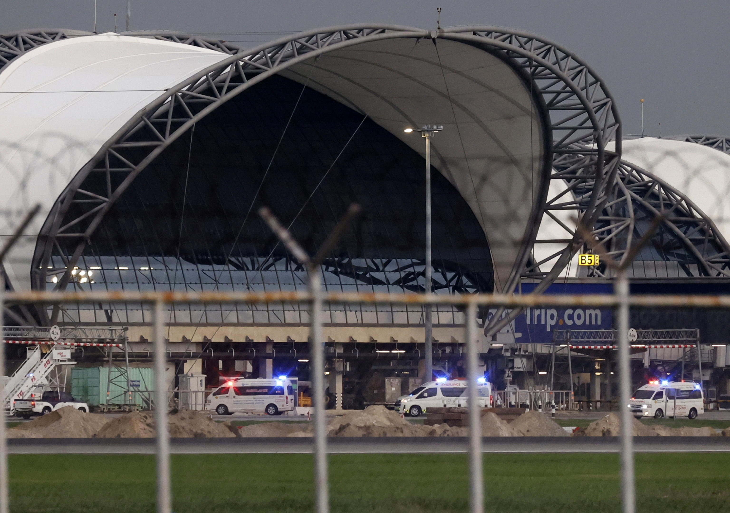 Turbolenza sul volo Londra Singapore, chi era la vittima Geoff Kitchen ...