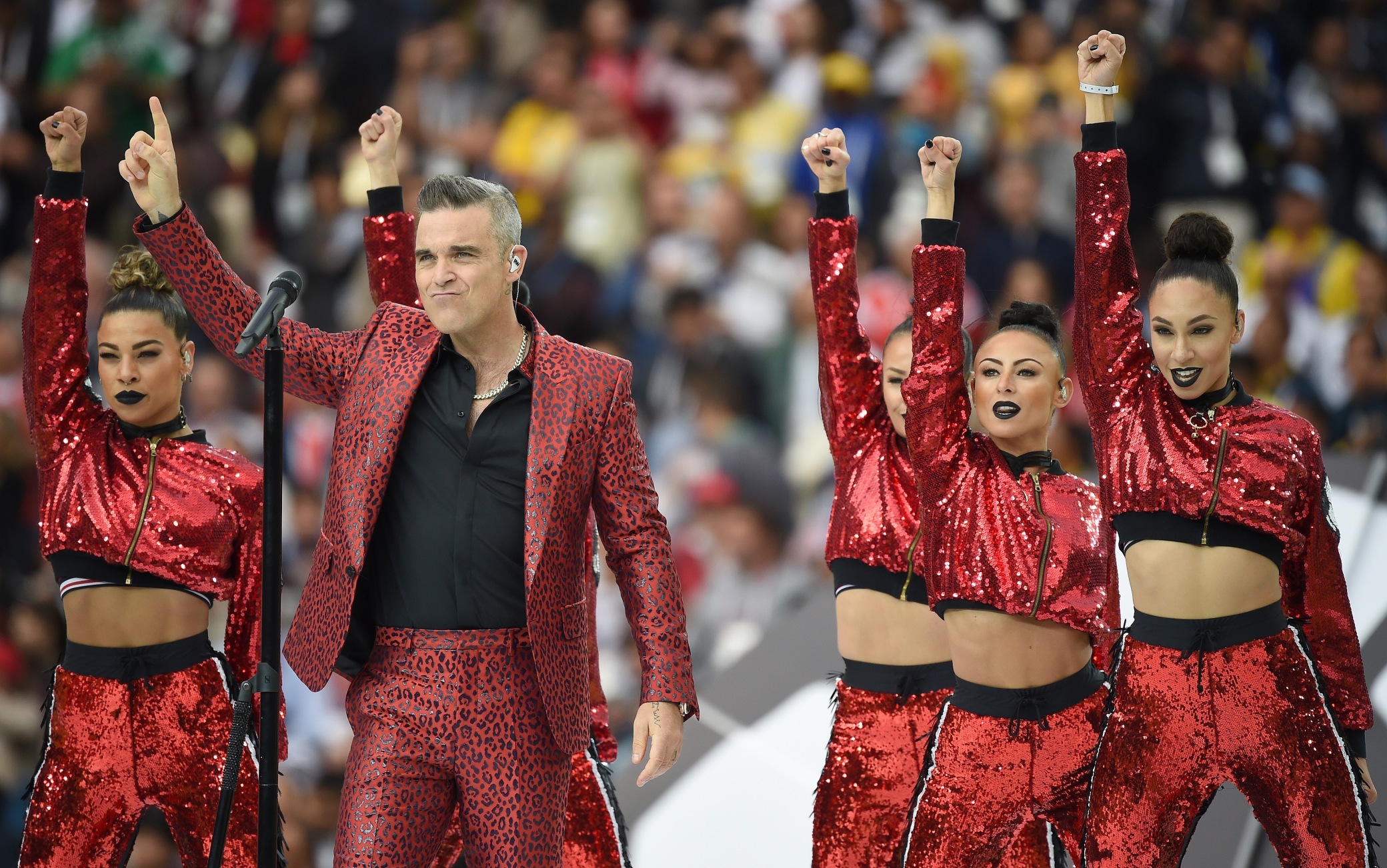 Robbie Williams compie 50 anni, dai Take That a oggi: tutti i suoi ...