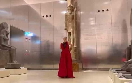 Antonella Albano e Marco Pelle danzano nel Museo Egizio VIDEO I Sky Tg24