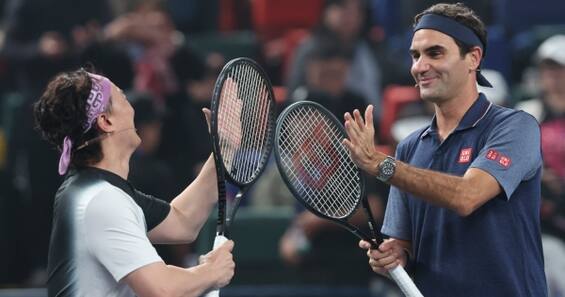 Federer ritorna in campo a Shanghai per un'esibizione. VIDEO | Sky Sport