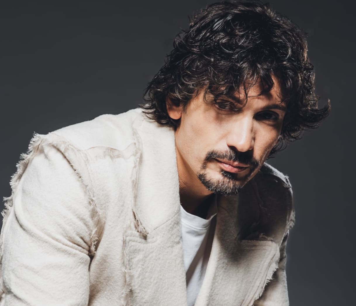 Pierdavide Carone, l'album Carone: 'Ridere dei nostri difetti ci rende umani' | Sky TG24