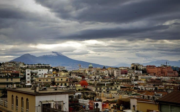 Previsioni meteo e del tempo a Napoli oggi e domani | Sky TG24