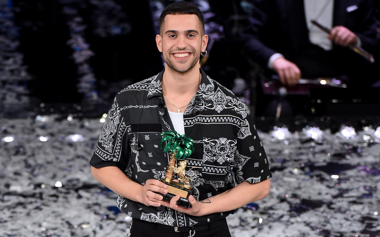 Mahmood, co-conduttore di Sanremo 2025. La sua storia, dalla vittoria a ...