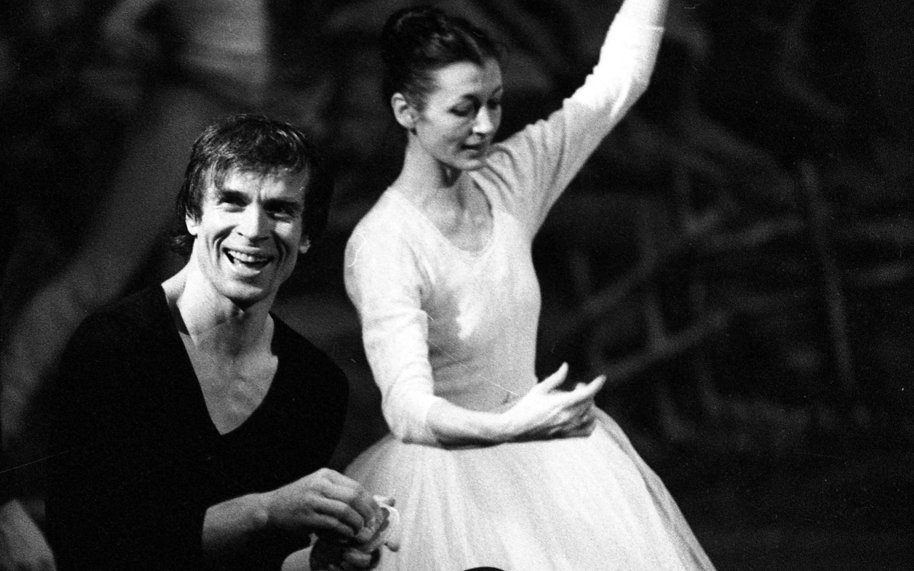 Carla Fracci, dal successo alla malattia: storia di una delle più ...