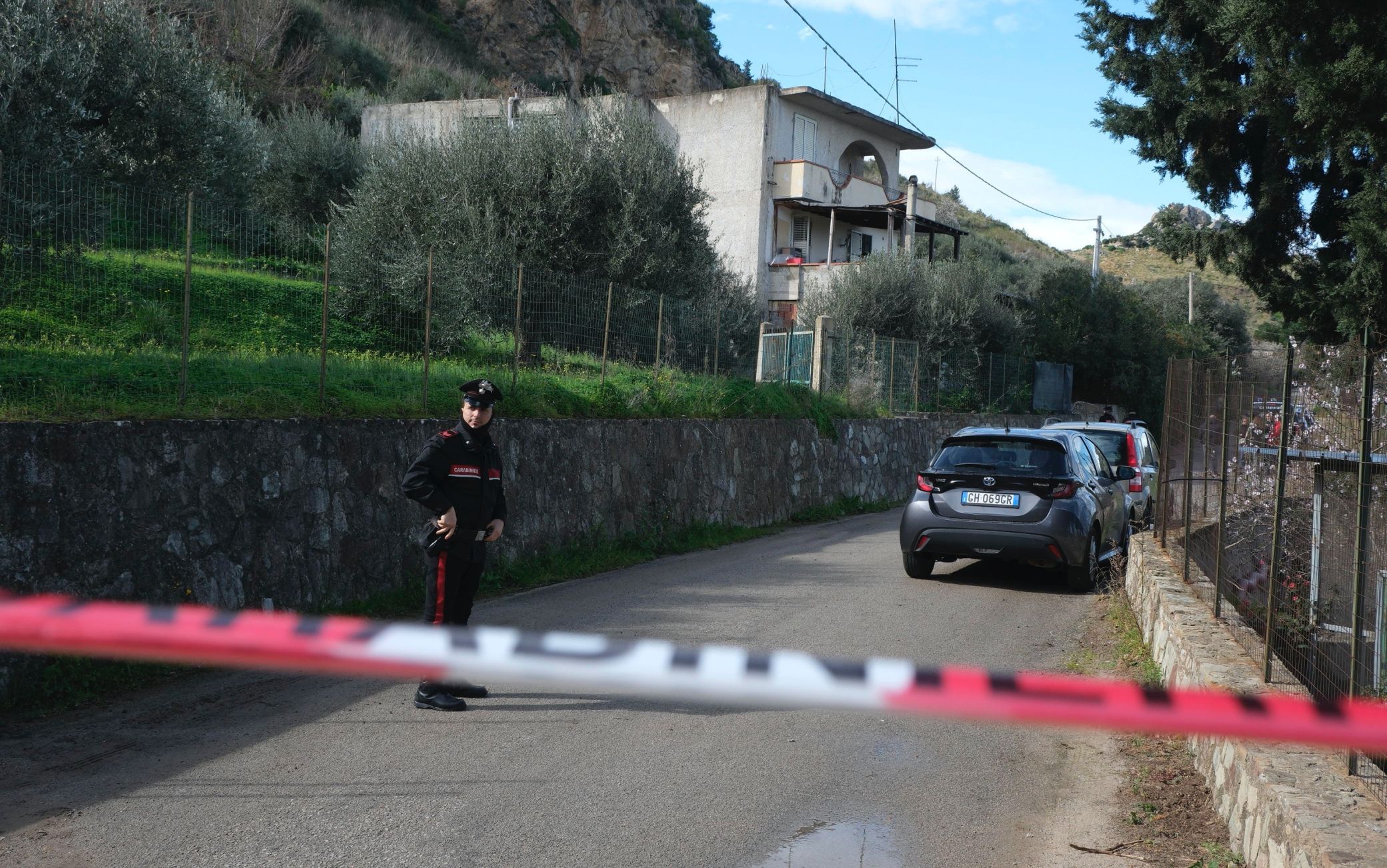 Strage di Altavilla, uccide moglie e due figli poi si consegna ai carabinieri | Sky TG24