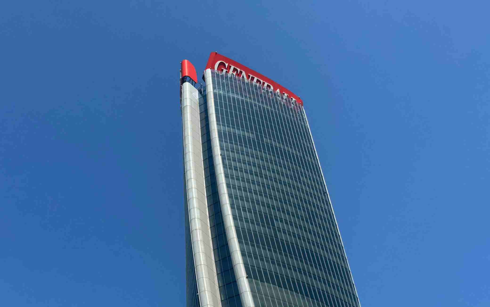 Milano, crolla insegna Generali sulla Torre Hadid a City Life. FOTO ...