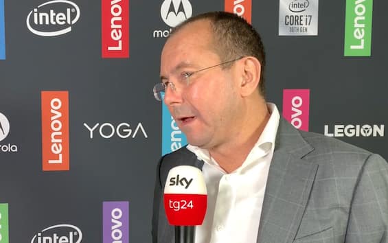 Intervista a Luca Rossi, vice president di Lenovo: come sarà il 2023 della tecnologia | Sky TG24