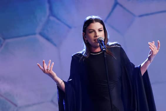 Emma compie 40 anni, le frasi più belle delle sue canzoni | Sky TG24