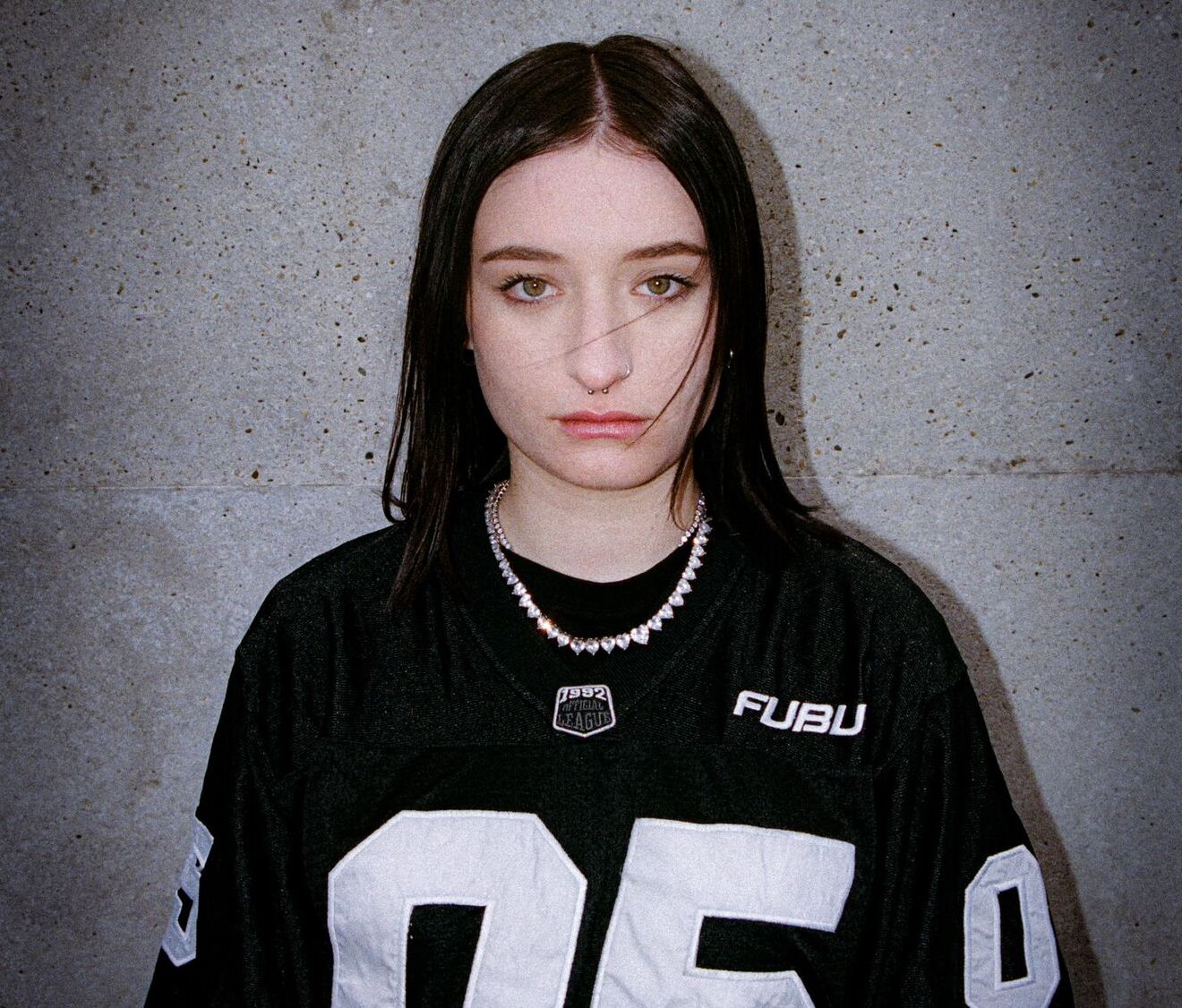 Sally Cruz, la fuga dal senso di vuoto lascia dei Lividi