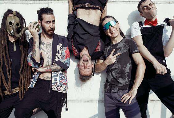 Jaspers, ci fanno ballare con la loro Rockstar libera e promiscua
