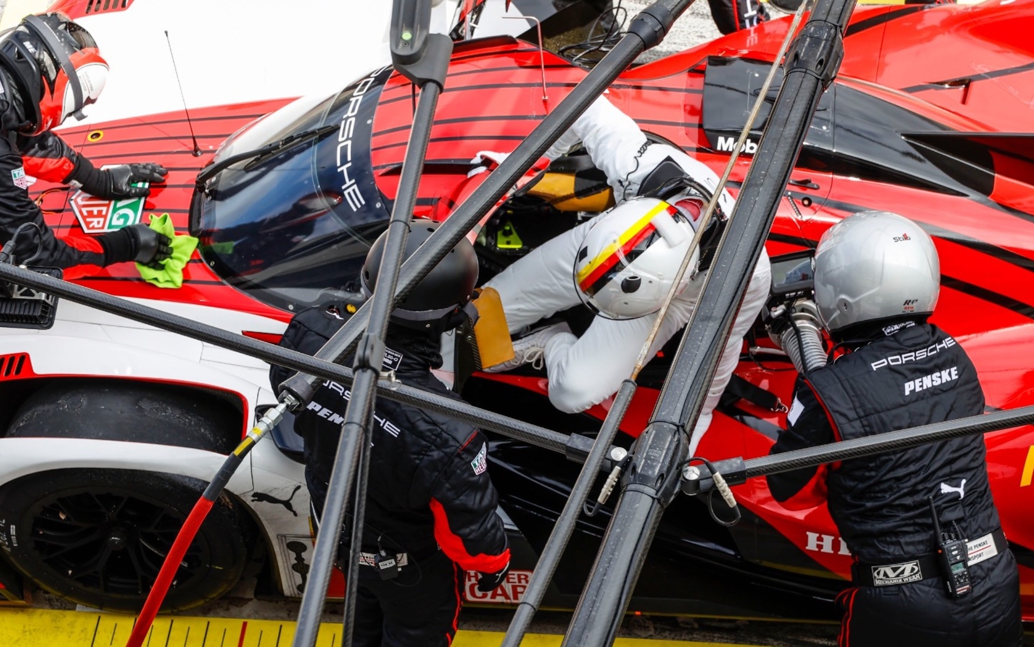 Sebastian Vettel, test con la Porsche 963 WEC sul circuito di Aragon ...