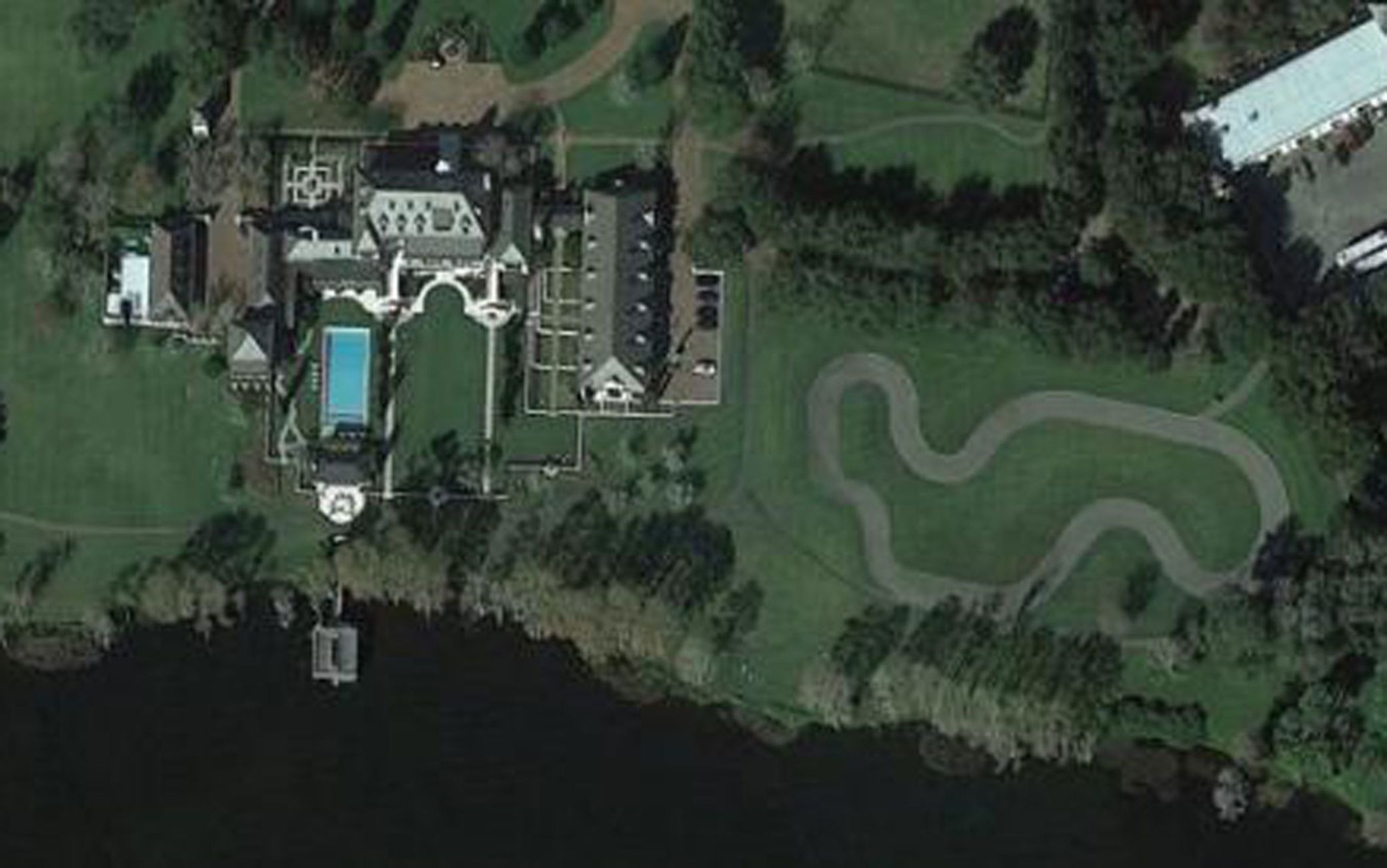 Cristiano Ronaldo all'Al Nassr: cosa potrebbe comprare col suo nuovo ...