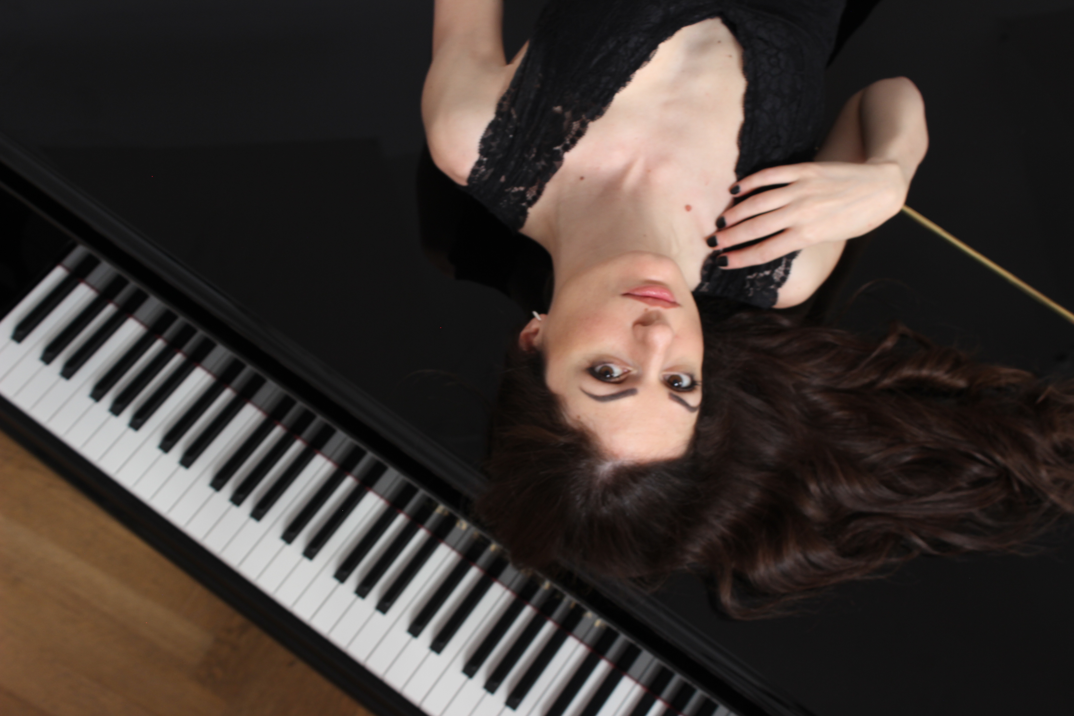 Alessandra Toni: 'Viaggio verso il mondo dei sogni con l'album The Best ...