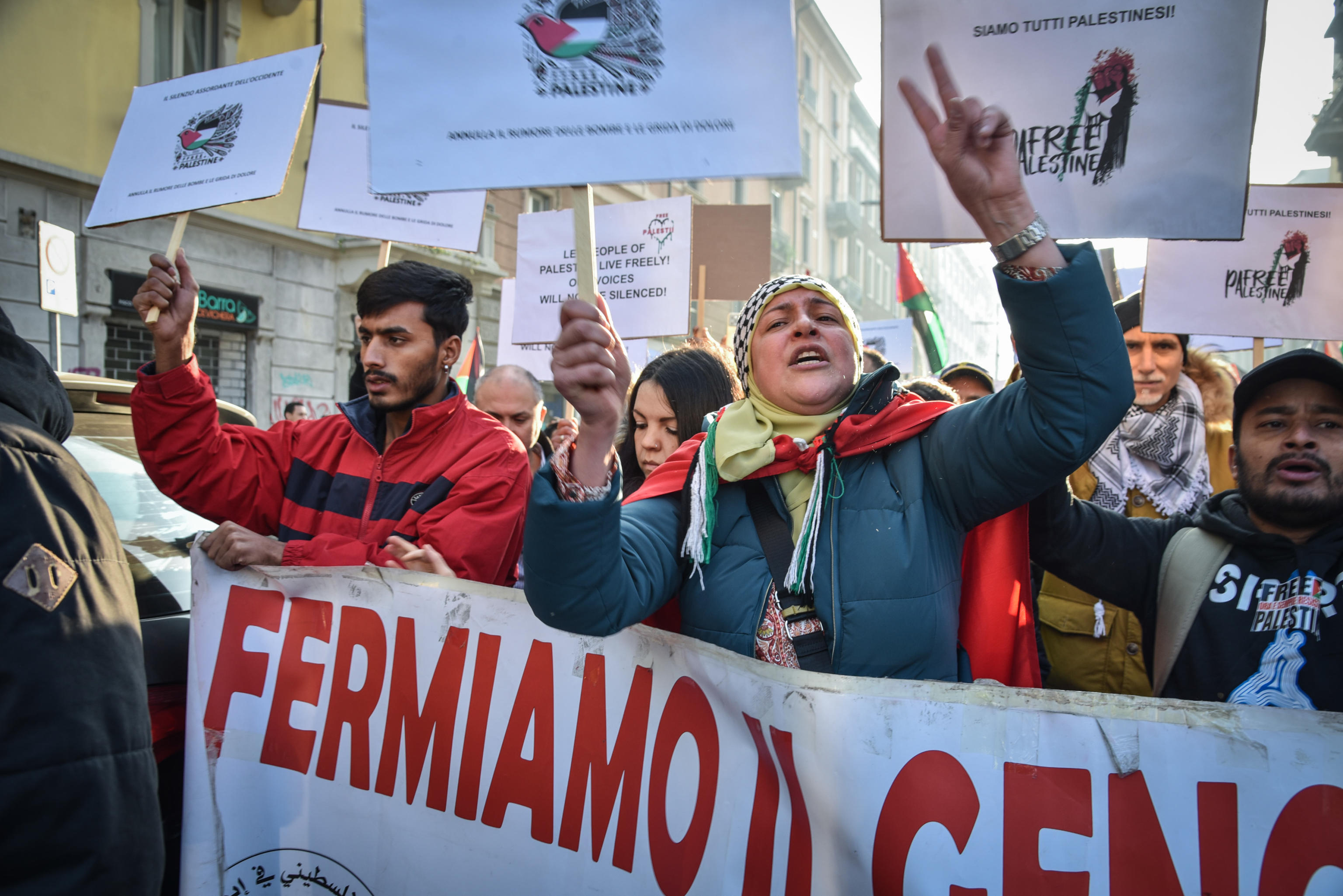 Milano, manifestazione pro Palestina: centinaia in corteo | Sky TG24