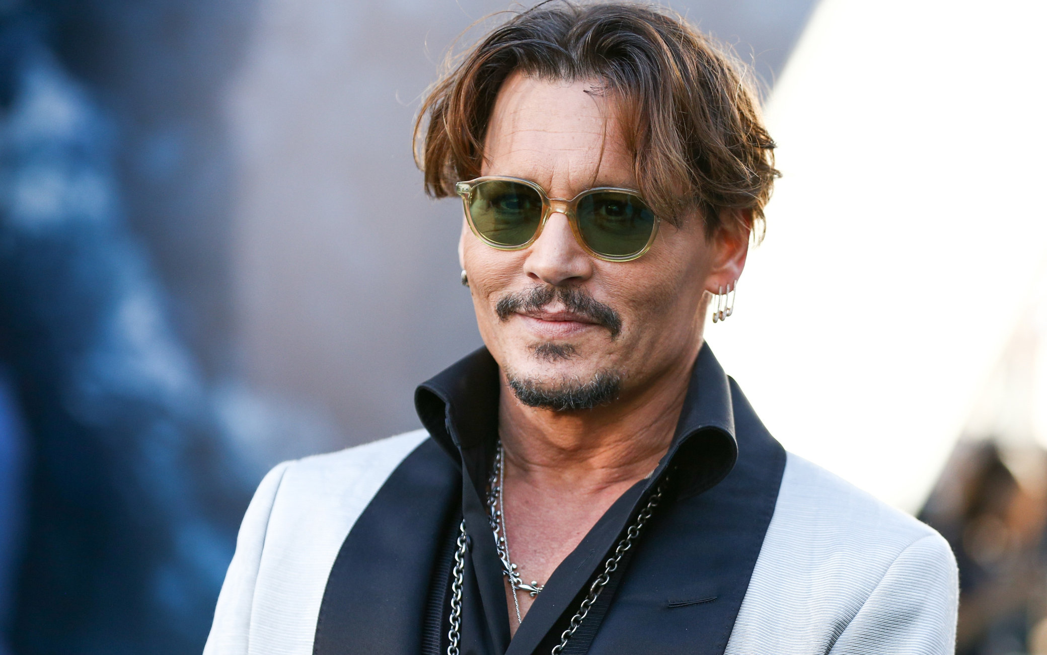 Johnny Depp avvistato con una nuova ragazza, l’attore frequenterebbe la ...