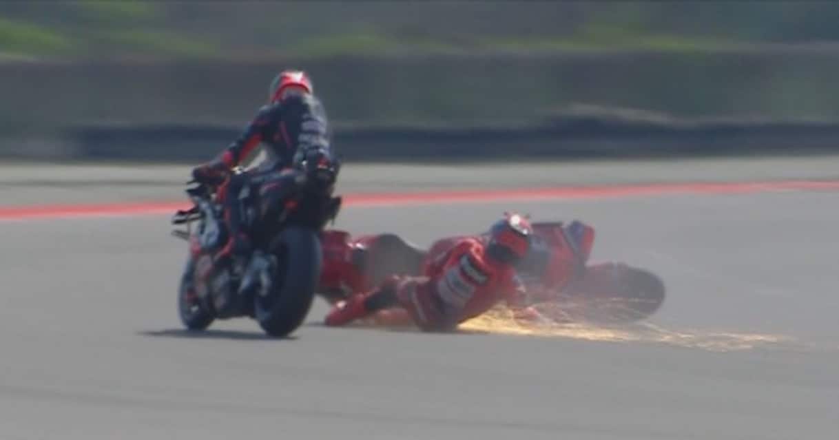 Bezzecchi-Marc Marquez, incidente del GP Indonesia a Mandalika. Video ...