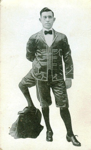 Frank Lentini, la storia incredibile dell'uomo con tre gambe nel libro ...
