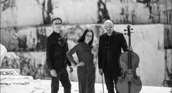 Giada Colagrande (in trio) fa vibrare The magic Door | Sky TG24