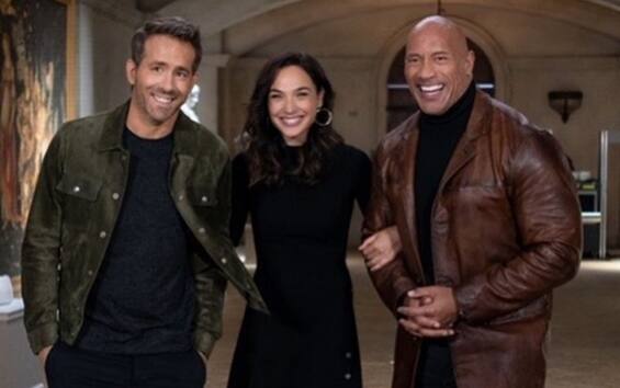 Red Notice, foto dal set del film con Ryan Reynolds, Gal Gadot e The Rock