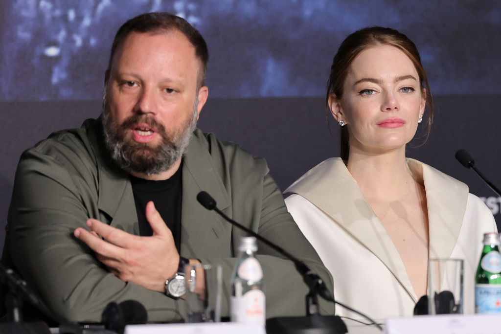 Bugonia, la data di uscita del film di Yorgos Lanthimos con Emma Stone ...