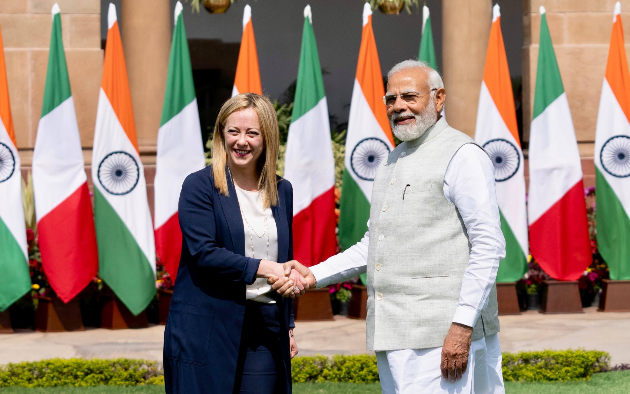 Cop28, il selfie di Giorgia Meloni con Narendra Modi che rilancia la ...