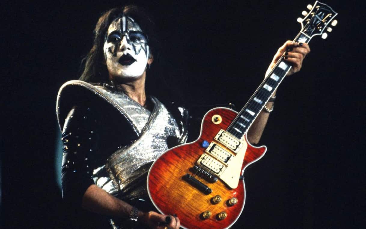 Kiss, svelata la causa di morte del fondatore e chitarrista Ace Frehley ...