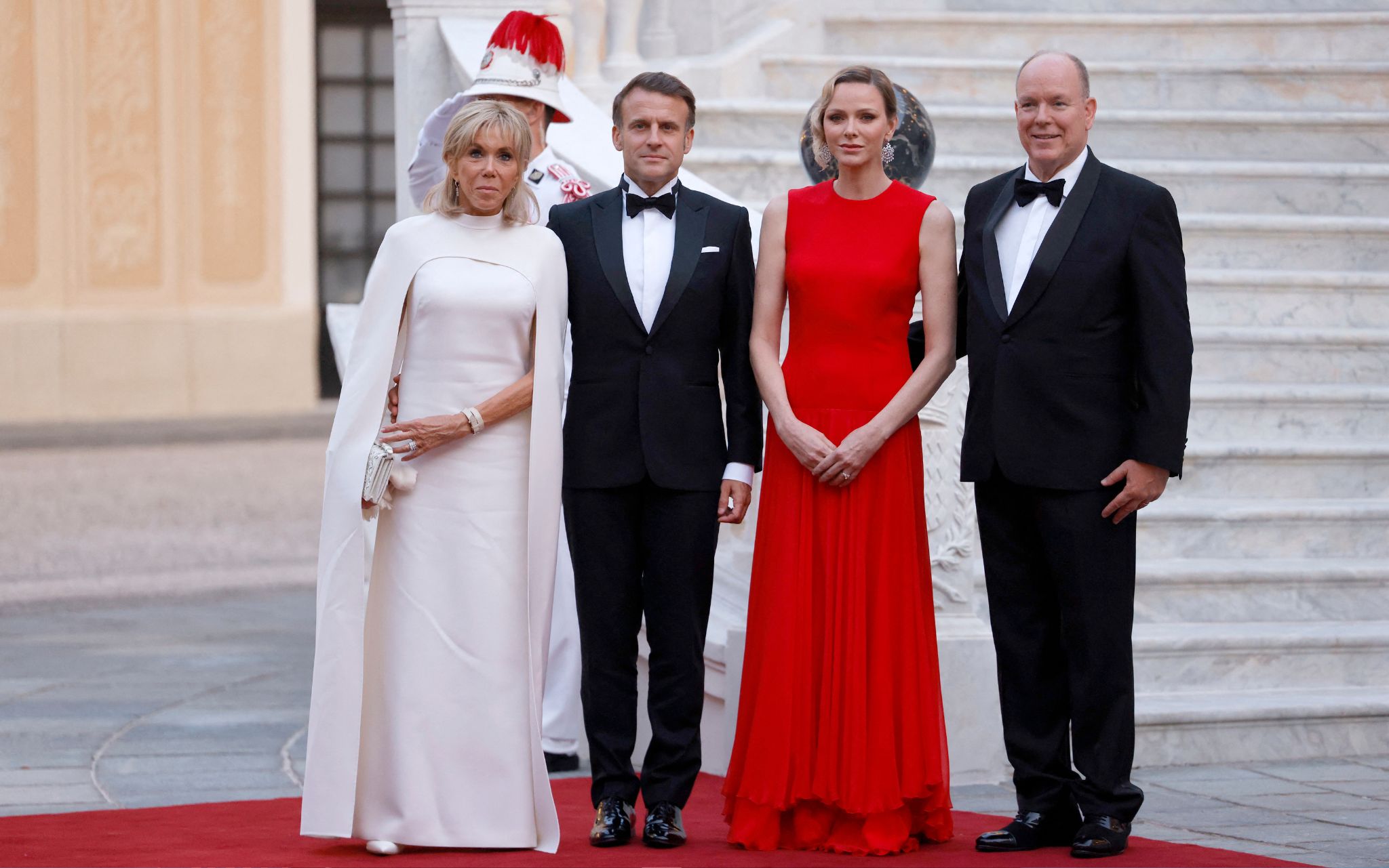 Macron e la moglie Brigitte in visita dal principe Alberto e Charlene ...